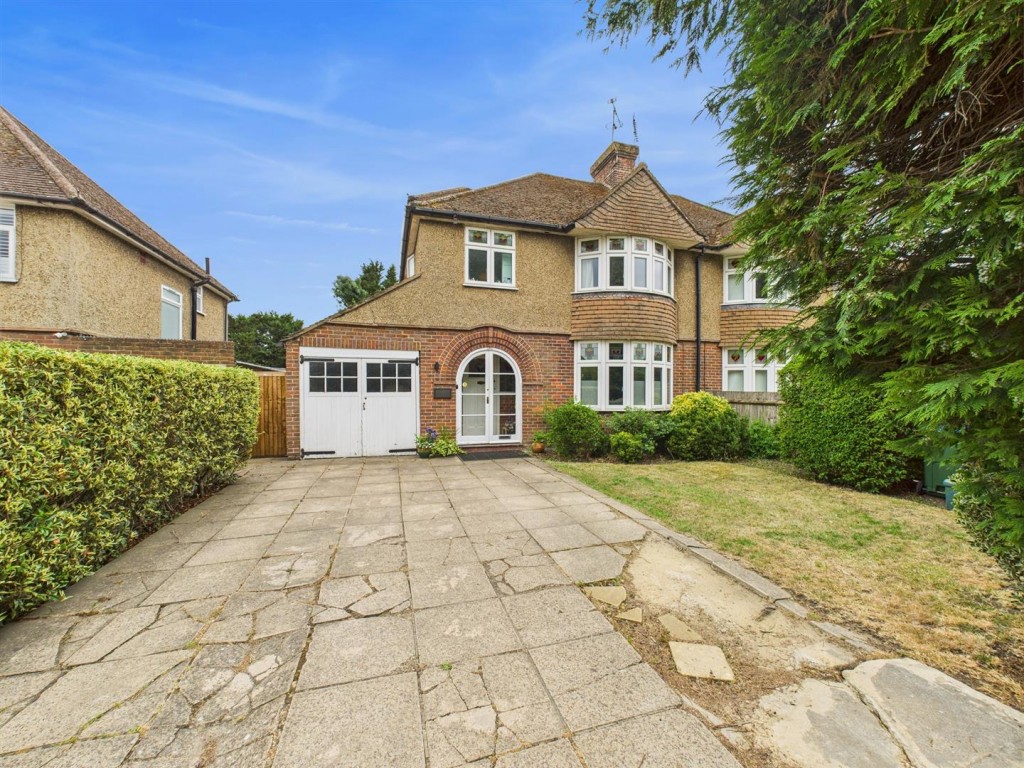 Tring Road, Aylesbury, Buckinghamshire, 4 bedroom, House - Semi-Detached